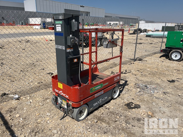 2013 Skyjack SJ16 Vertical Mast Lift in De Kalb, Illinois, United ...
