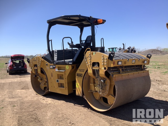 2016 Cat CB64B Double Drum Roller in Park City, Kansas, United States ...