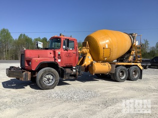 1997 Mack DM690S 6x4 Mixer Truck in Oneida, Tennessee, United States ...