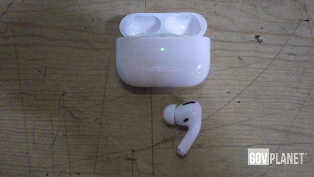 Airpod Pro and Charger Model A2084 *Paired to Other Account Right ...