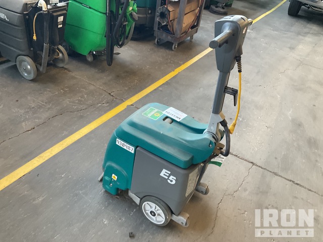 2016 Tennant E5 Walk-Behind Electric Carpet Extractor in LINDENHURST ...