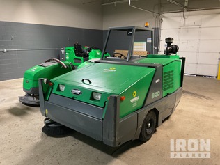 2015 Tennant 800 Floor Sweeper in Novi, Michigan, United States ...
