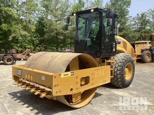 2015 Cat CS56B Smooth Drum Compactor in Midlothian, Virginia, United ...