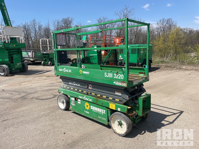 2015 Skyjack SJIII 3220 Electric Scissor Lift in Franksville, Wisconsin ...