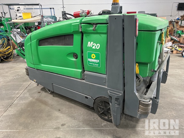 2016 Tennant M20 Ride-On Floor Sweeper-Scrubber in Hayward, California ...