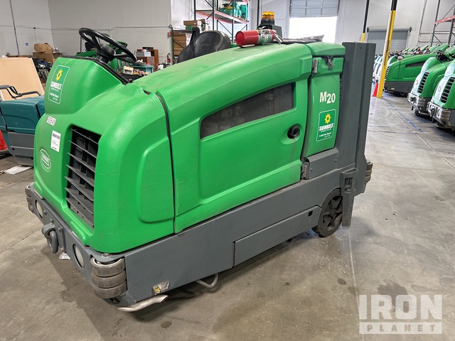 2016 Tennant M20 Ride-On Floor Sweeper-Scrubber in Hayward, California ...