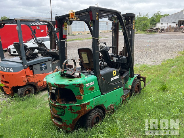 2016 Yale GTP050LXNDAE087 4750 lb 4x2 Pneumatic Tire Forklift in ...