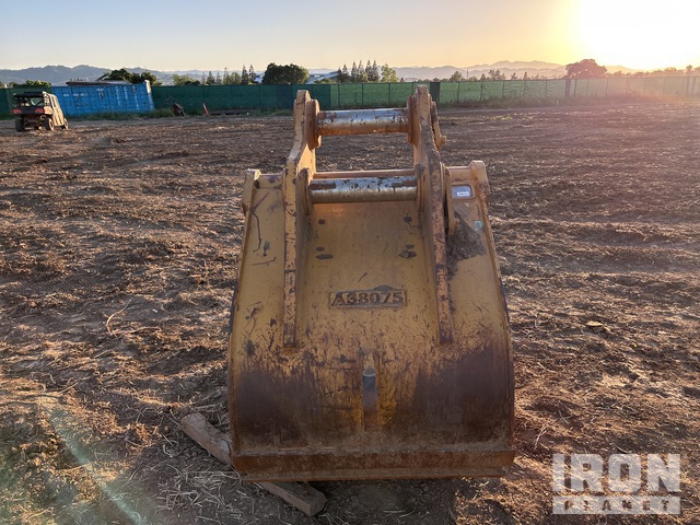 Rockland 42 in 17 cyd Digging Excavator Bucket - Fits Caterpillar 336F ...