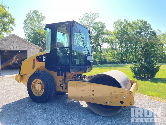 2011 Cat CS44 Smooth Drum Compactor in Brantford, Ontario, Canada ...