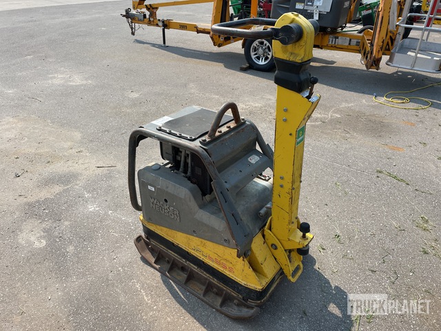 2015 Wacker DPU 6555He Reversible Vibratory Plate Compactor in COLLINGWOOD, Ontario, Canada ...