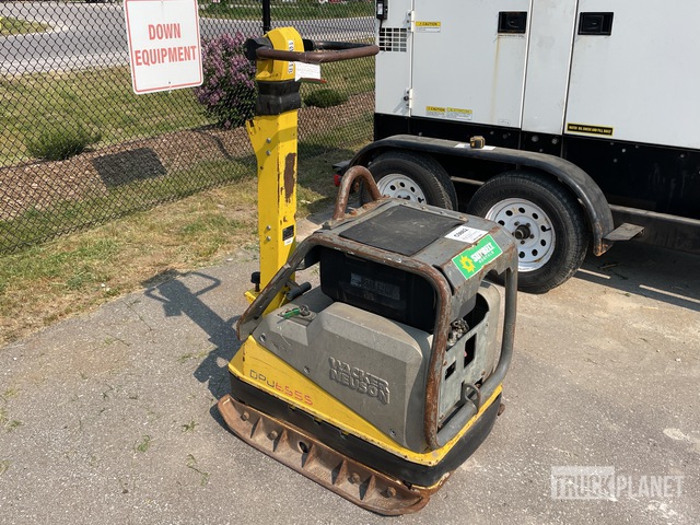 2015 Wacker DPU 6555He Reversible Vibratory Plate Compactor in COLLINGWOOD, Ontario, Canada ...