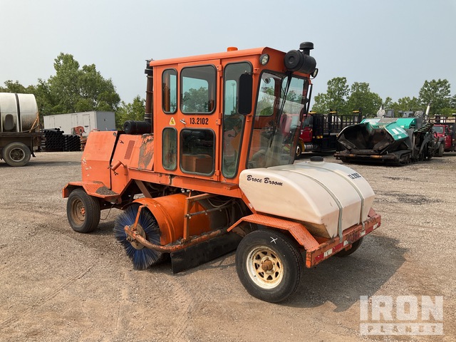 2005 Broce RJ350 Self-Propelled Broom in Twinsburg, Ohio, United States ...
