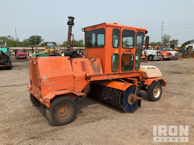 2005 Broce RJ350 Self-Propelled Broom in Twinsburg, Ohio, United States ...