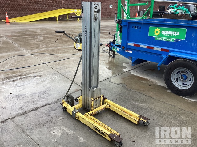 2014 Sumner 2412 Material Hoist in Myrtle Beach, South Carolina, United ...