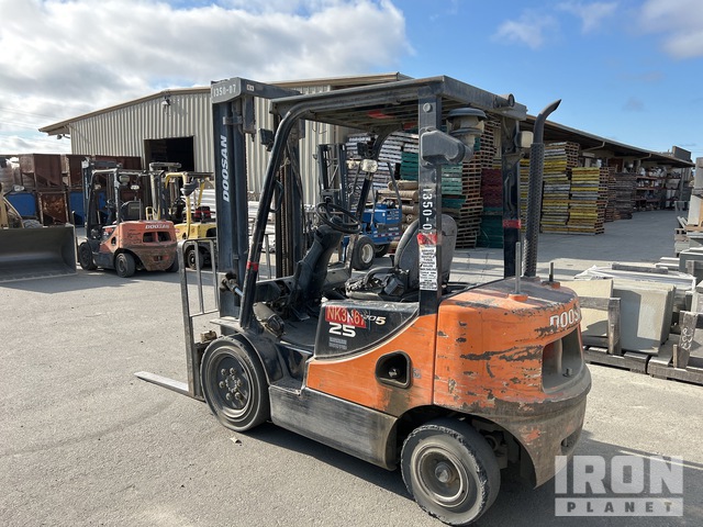 2007 (unverified) Doosan D25S-5 4850 lb Pneumatic Tire Forklift in ...