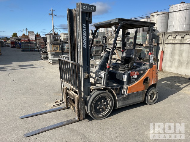2007 (unverified) Doosan D25S-5 4850 lb Pneumatic Tire Forklift in ...