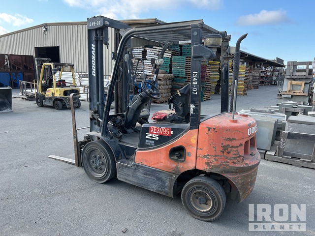 2007 Doosan D25S-5 4850 lb Pneumatic Tire Forklift in Redwood City ...