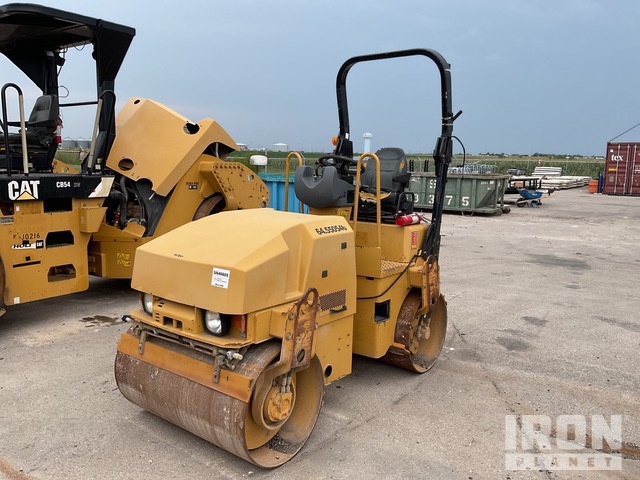 2013 Cat CB24XT Double Drum Roller in Hutto, Texas, United States ...