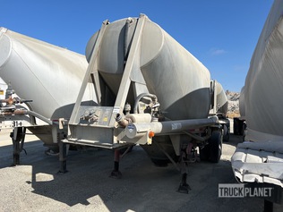 1987 Beall 550 cft S/A Pneumatic Bulk Trailer in Dunnigan, California ...