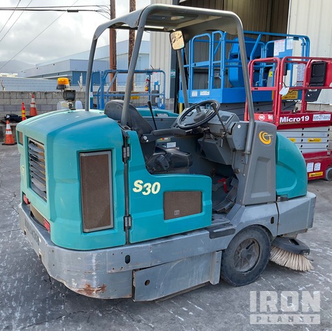 2017 (unverified) Tennant S30 Ride-On Floor Scrubber in Kapolei, Hawaii ...