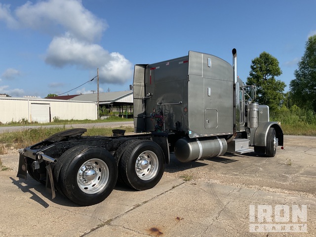 Peterbilt 379 Flat Top Sleeper