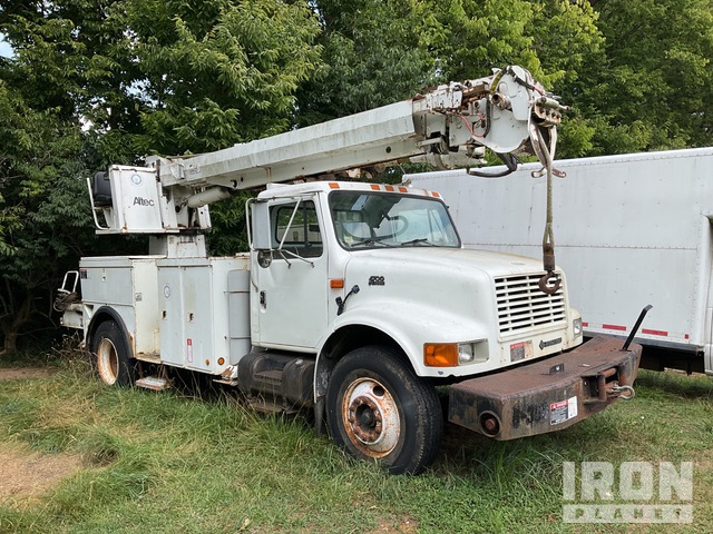 Altec D845ATR on 2001 International 4700 4x2 Digger Derrick Truck in ...