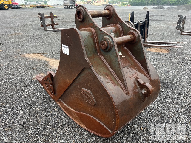 Hensley 36 in Digging Excavator Bucket in Franklin, Kentucky, United ...