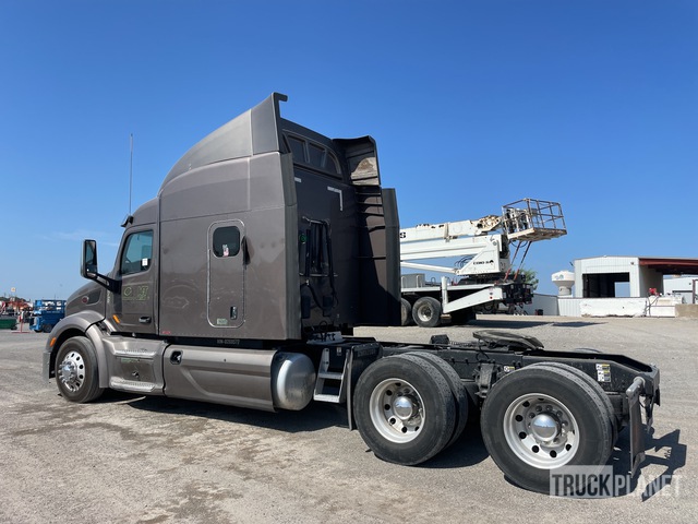 2015 Peterbilt 579 6x4 T/A Sleeper Truck Tractor in Lake Worth, Texas ...