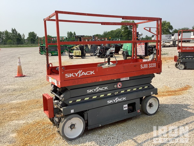 2016 Skyjack SJIII-3220 Electric Scissor Lift in Morris, Illinois ...