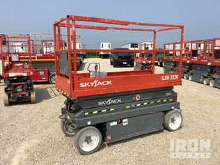 2016 Skyjack SJIII-3220 Electric Scissor Lift in Morris, Illinois ...