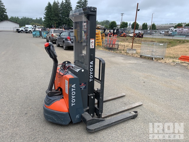 2018 (unverified) Toyota 8BWS13 2500 lb Electric Stacker in Olympia ...