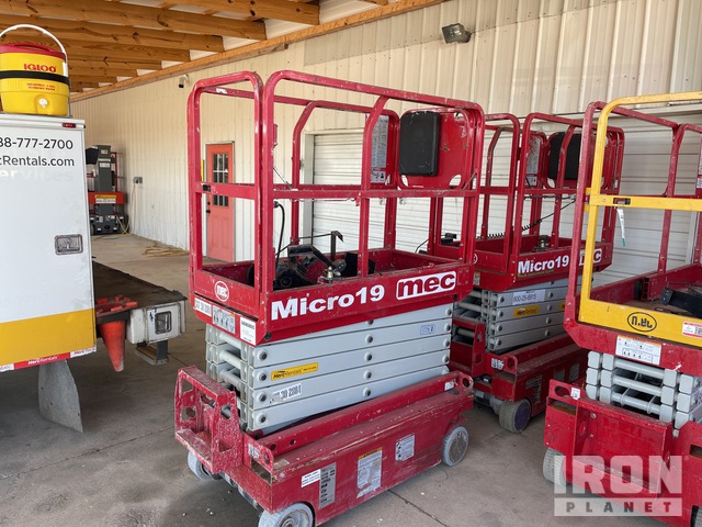 2018 MEC Micro 19 Electric Scissor Lift