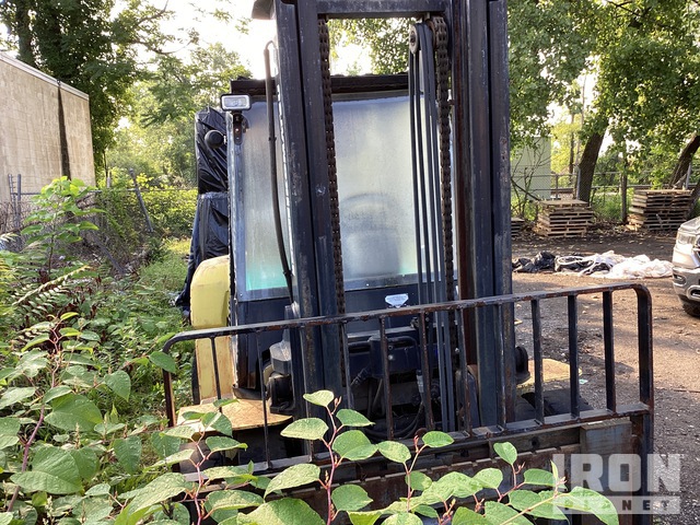 2010 Komatsu FG70-7 13400 lb Pneumatic Tire Forklift in Hartford ...