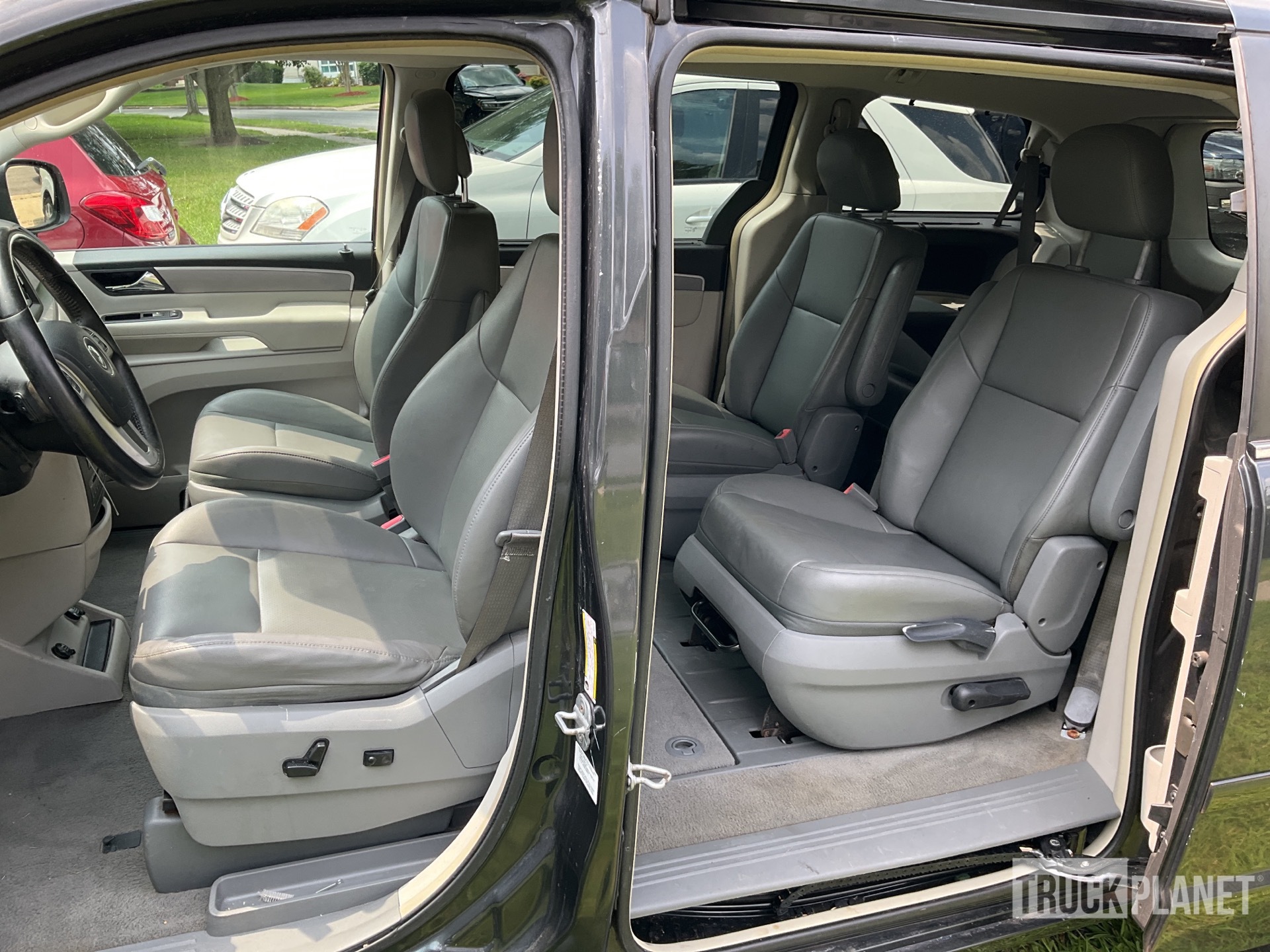 Volkswagen Routan Interior