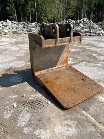 Cat CAT320 Slab Bucket in Ramara, Ontario, Canada (IronPlanet Item ...
