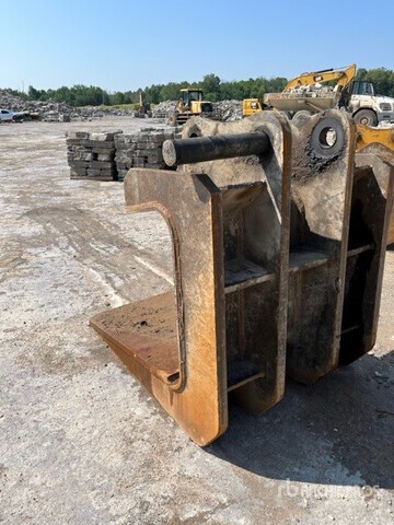 Cat CAT320 Slab Bucket in Ramara, Ontario, Canada (IronPlanet Item ...