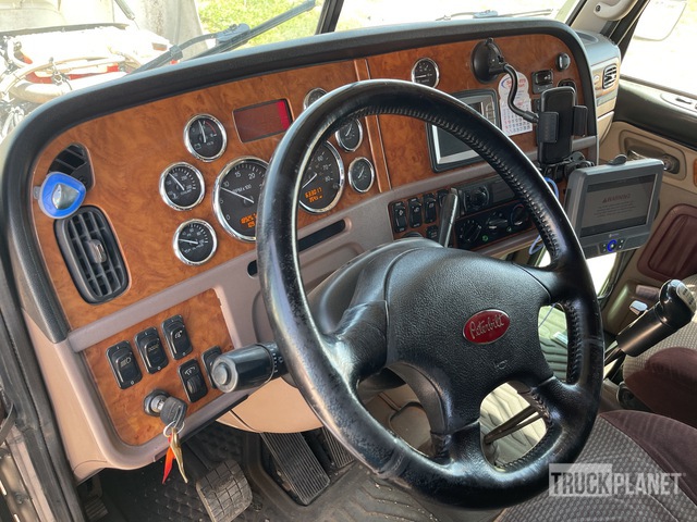 Peterbilt 387 Interior