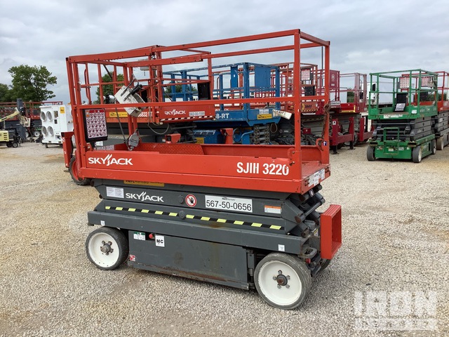 2016 Skyjack SJIII 3220 Electric Scissor Lift in Morris, Illinois ...