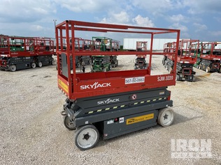 2017 Skyjack SJIII-3220 Electric Scissor Lift in Morris, Illinois ...