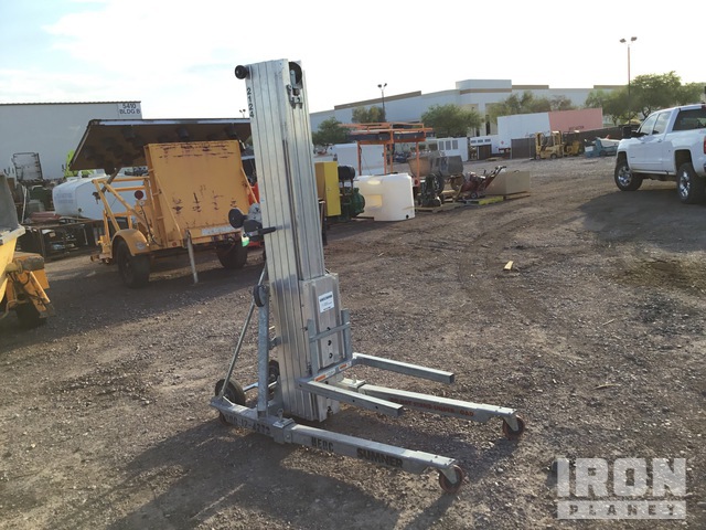 Sumner 2124 Material Hoist in Phoenix, Arizona, United States ...