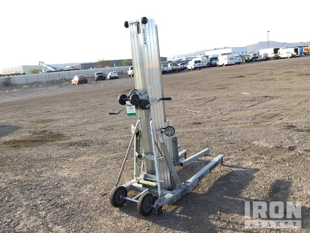 Sumner 2124 Material Hoist in Phoenix, Arizona, United States ...