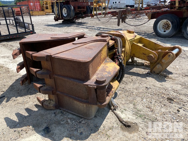 Cat 36 in Clamshell Excavator Bucket in Fairmont, West Virginia, United ...