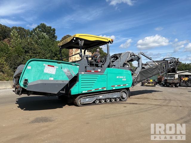 2013 Vogele MT3000-2i Tracked Asphalt Transfer Machine in Candler ...