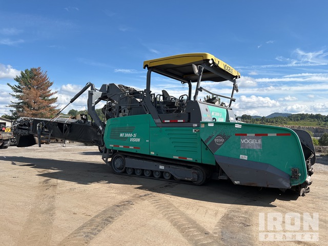 2013 Vogele MT3000-2i Tracked Asphalt Transfer Machine in Candler ...