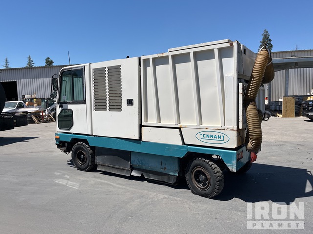 2000 Tennant 830II Sweeper Truck in Roseville, California, United ...
