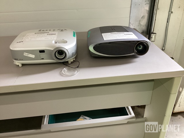 Surplus (1) NEC VT670 Projector & (1) InFocus LP500 Projector in ...