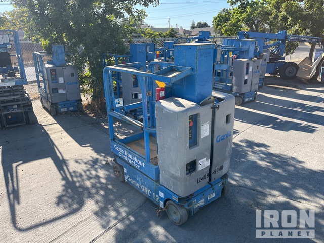 2014 Genie GRC-12 Vertical Mast Lift in Rio Linda, California, United ...