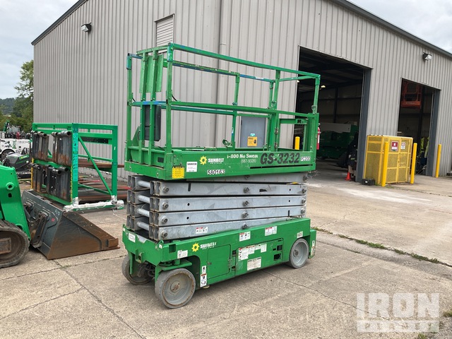 2013 Genie GS-3232 Electric Scissor Lift in St. Albans, West Virginia ...