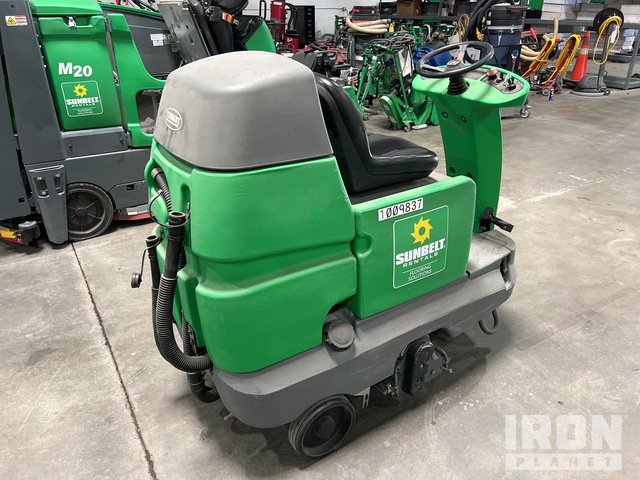 2017 Tennant R14 Ride-On Electric Floor Scrubber in Hayward, California ...