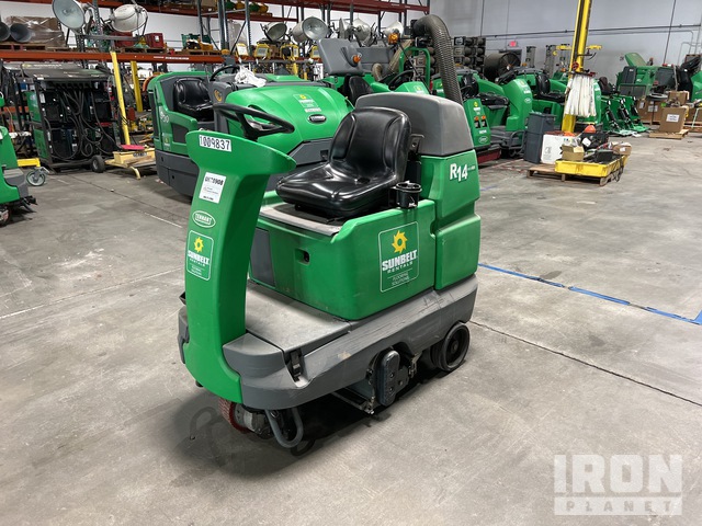 2017 Tennant R14 Ride-On Electric Floor Scrubber in Hayward, California ...